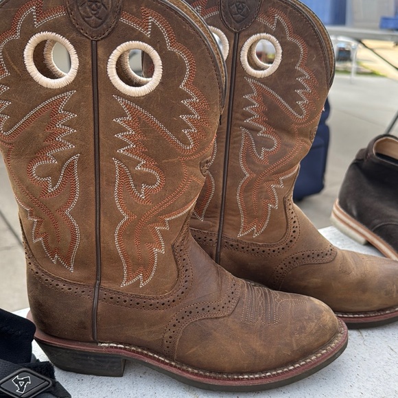 Ariat | Shoes | Ariat Tan Western Boots With Embroidered Design | Poshmark